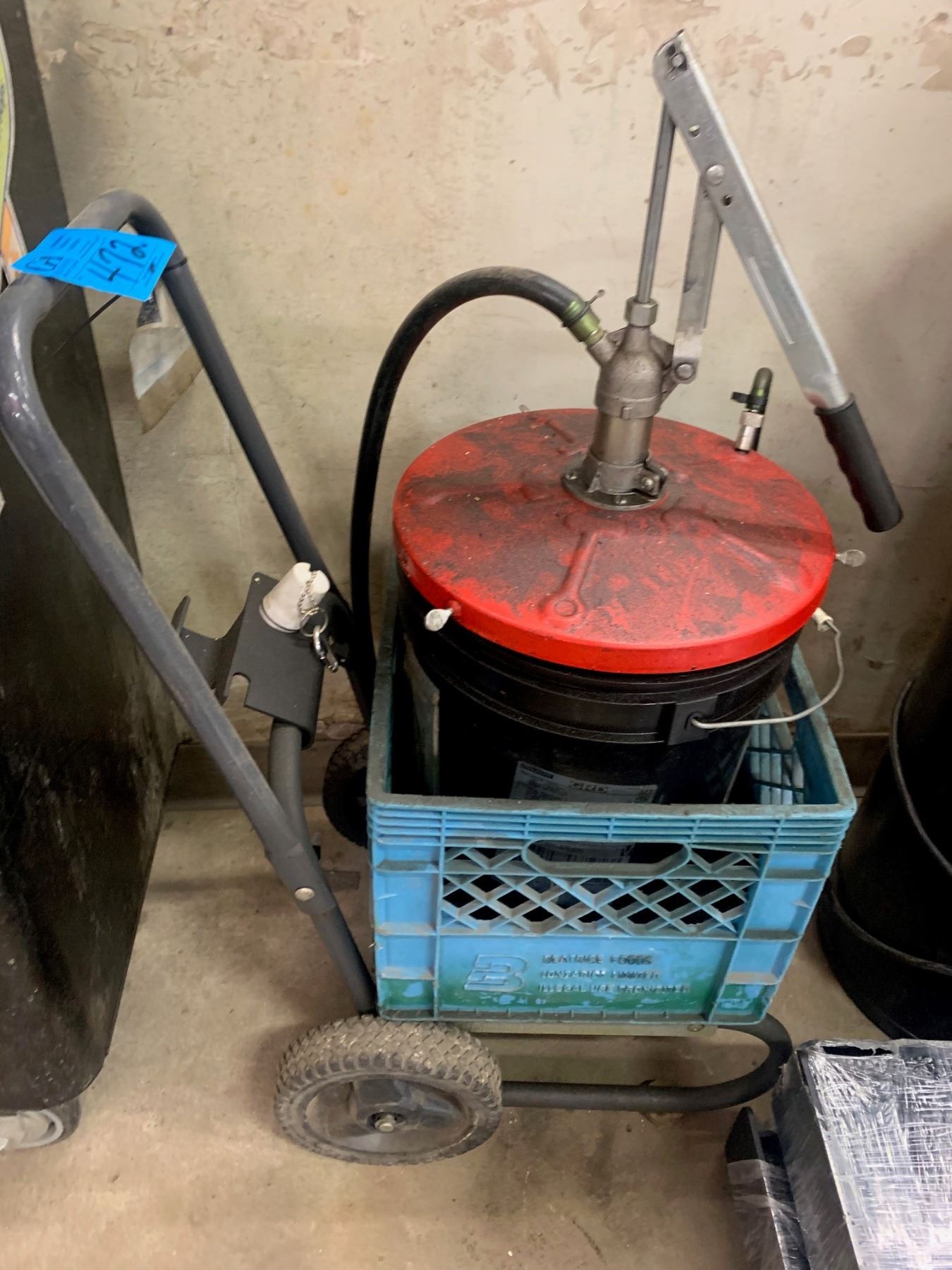 Grease Pail on Cart with Pump & 3 Grease Guns