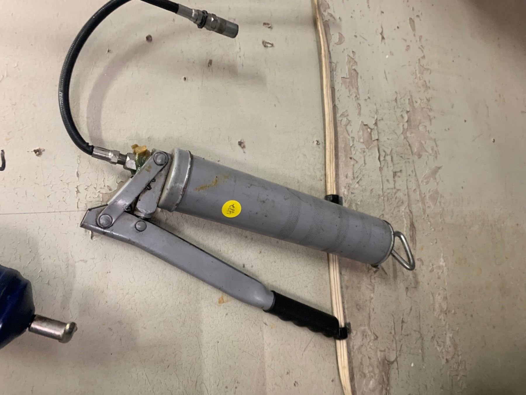 Grease Pail on Cart with Pump & 3 Grease Guns