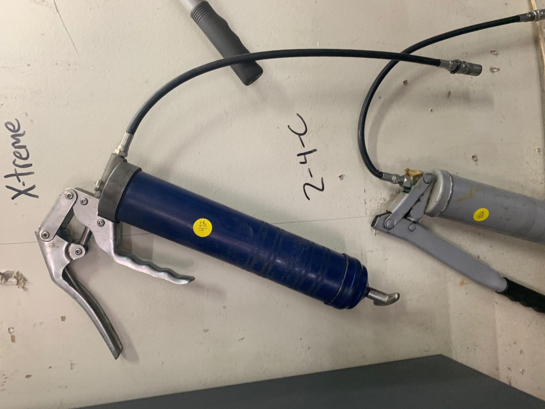 Grease Pail on Cart with Pump & 3 Grease Guns