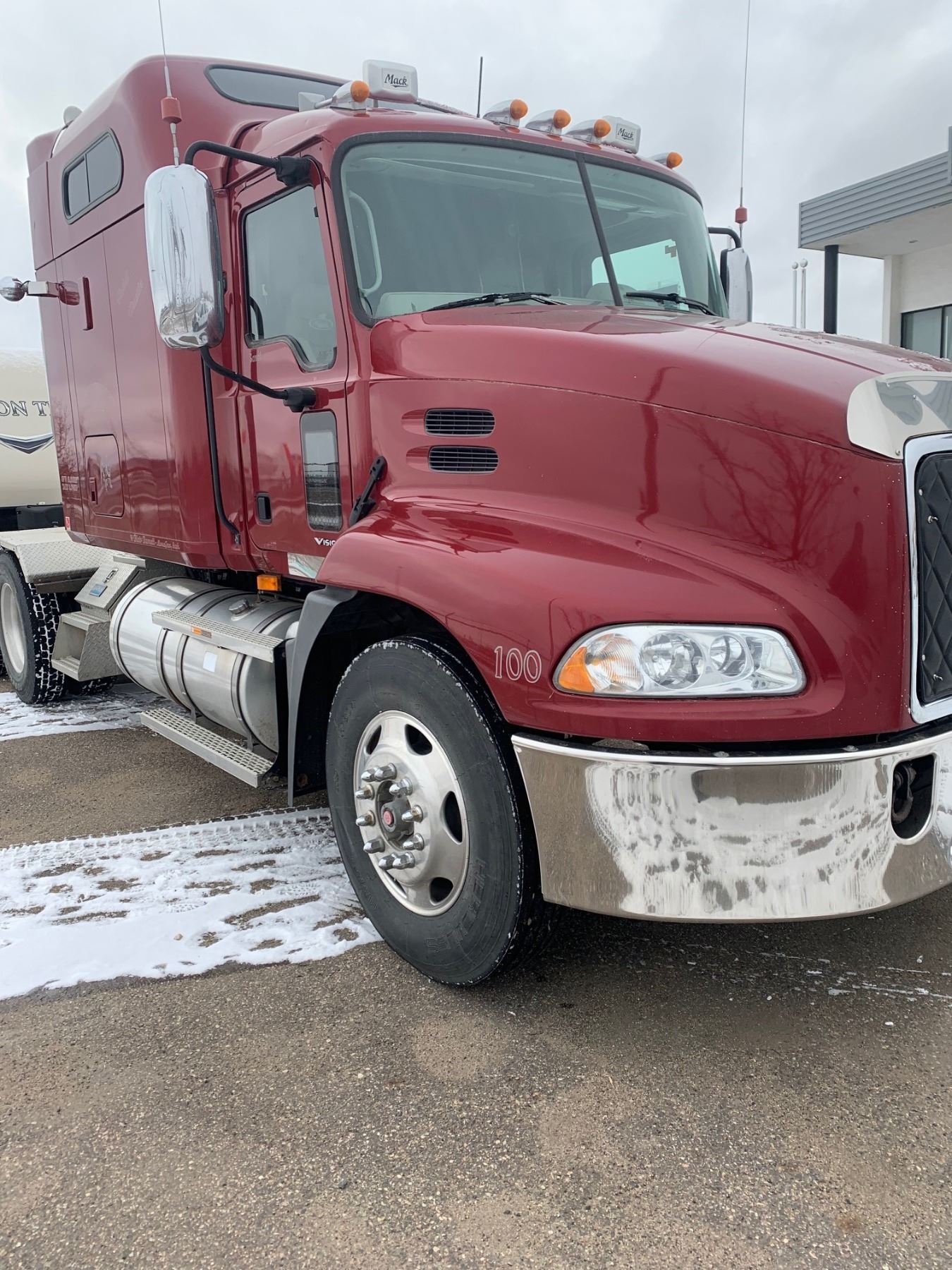 2007 Mack Truck -CXN 613 Vision Motor 460A set, 64" Sleeper, Mileage ...