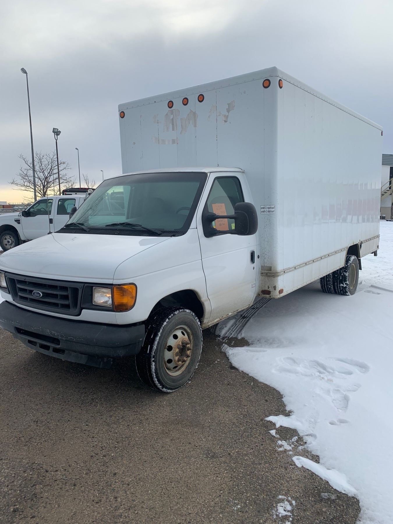 2004 Ford F450 Dually Cube Van - 6.0L Diesel - 186K km