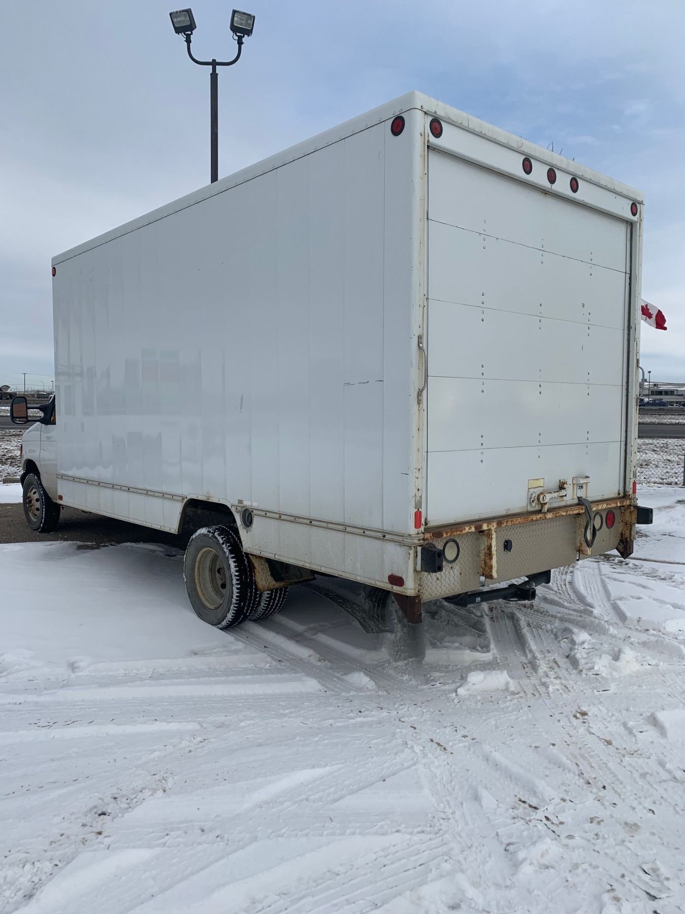 2004 Ford F450 Dually Cube Van - 6.0L Diesel - 186K km