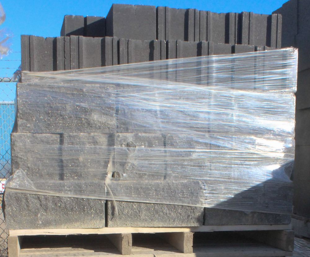 PALLET OF BLACK CONCRETE STRETCHER BLOCKS