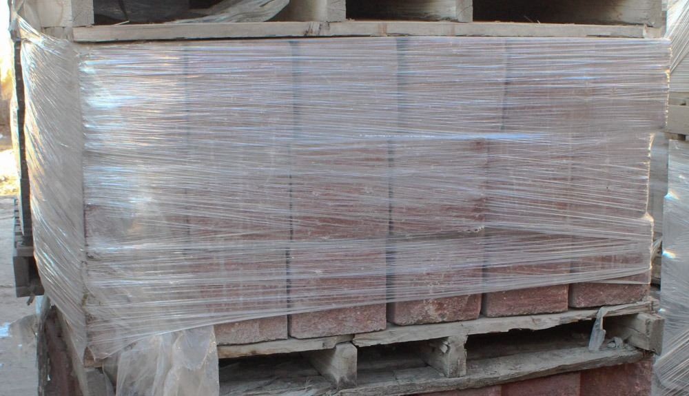 PALLET OF SPLIT FACED CORNER BLOCKS