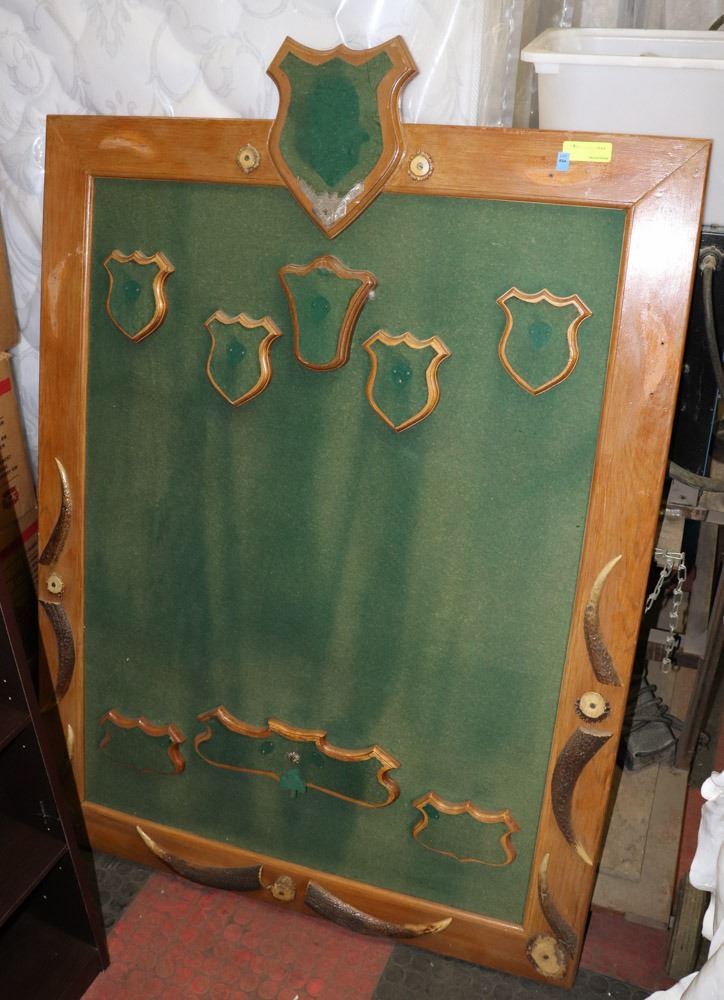 VINTAGE WOOD WALL MOUNT PLAQUE DISPLAY