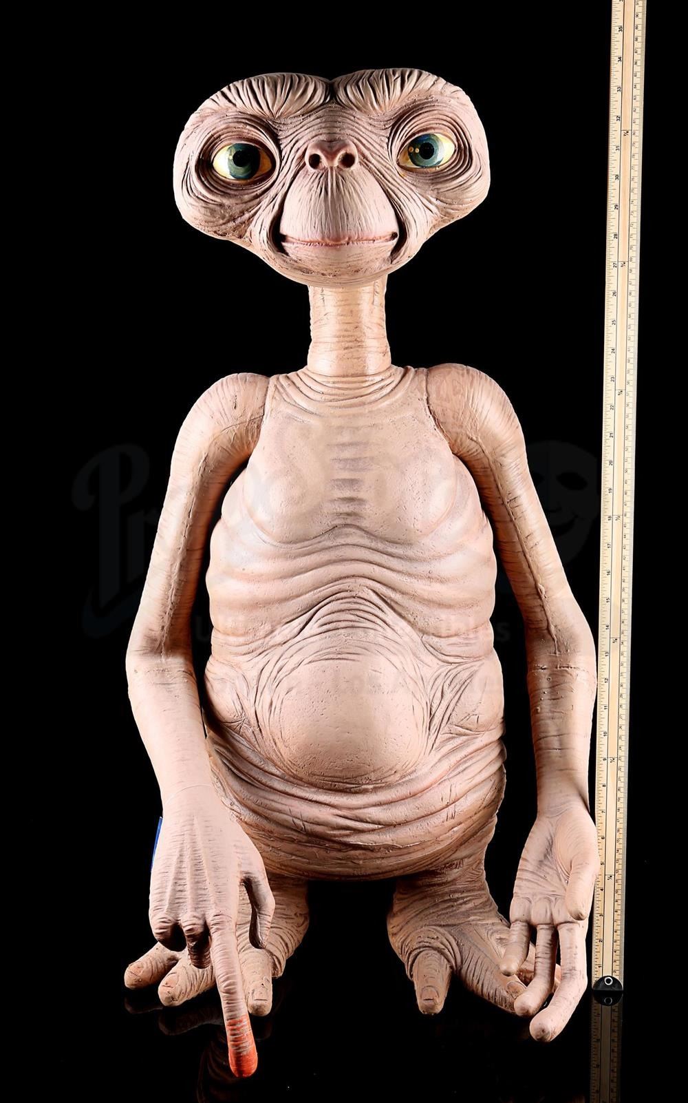 E.T. THE EXTRATERRESTRIAL - E.T. 1:1 Scale Stunt Puppet Prop Replica