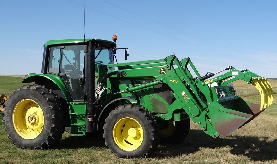 2013 John Deere 6140M tractor