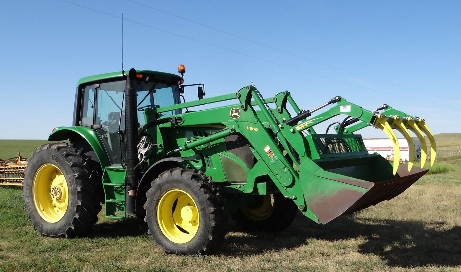 2013 John Deere 6140M tractor