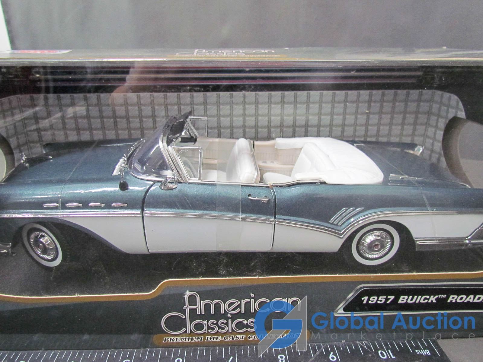 1957 Buick Roadmaster Die Cast Model 1:18 Scale