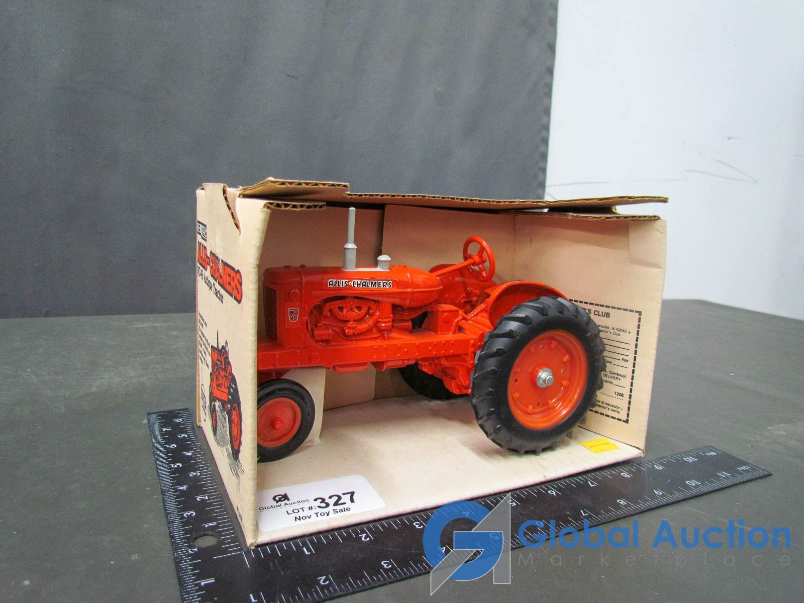 Allice Chalmers WD-45 Die Cast Model Tractor 1:16 Scale