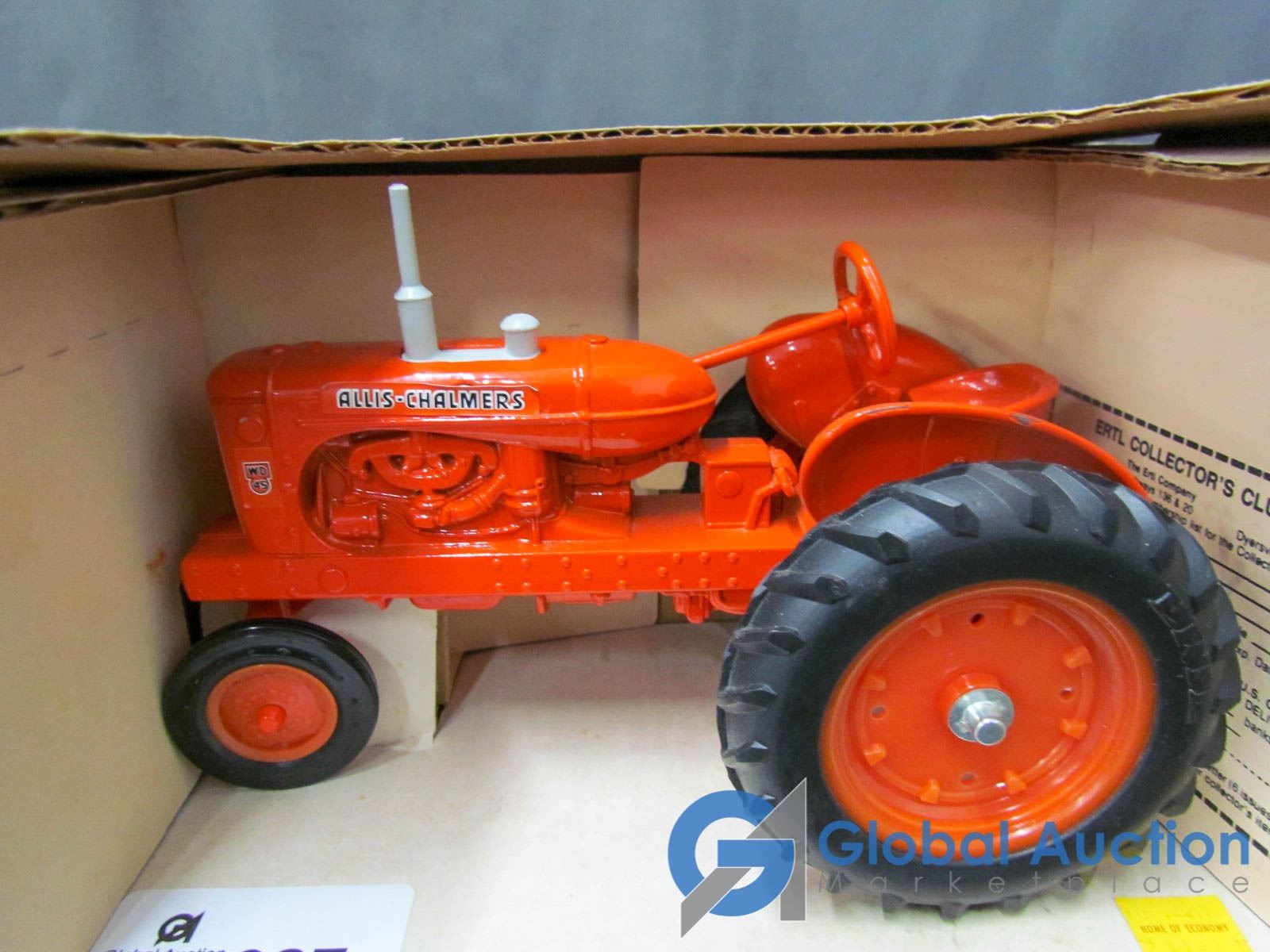 Allice Chalmers WD-45 Die Cast Model Tractor 1:16 Scale