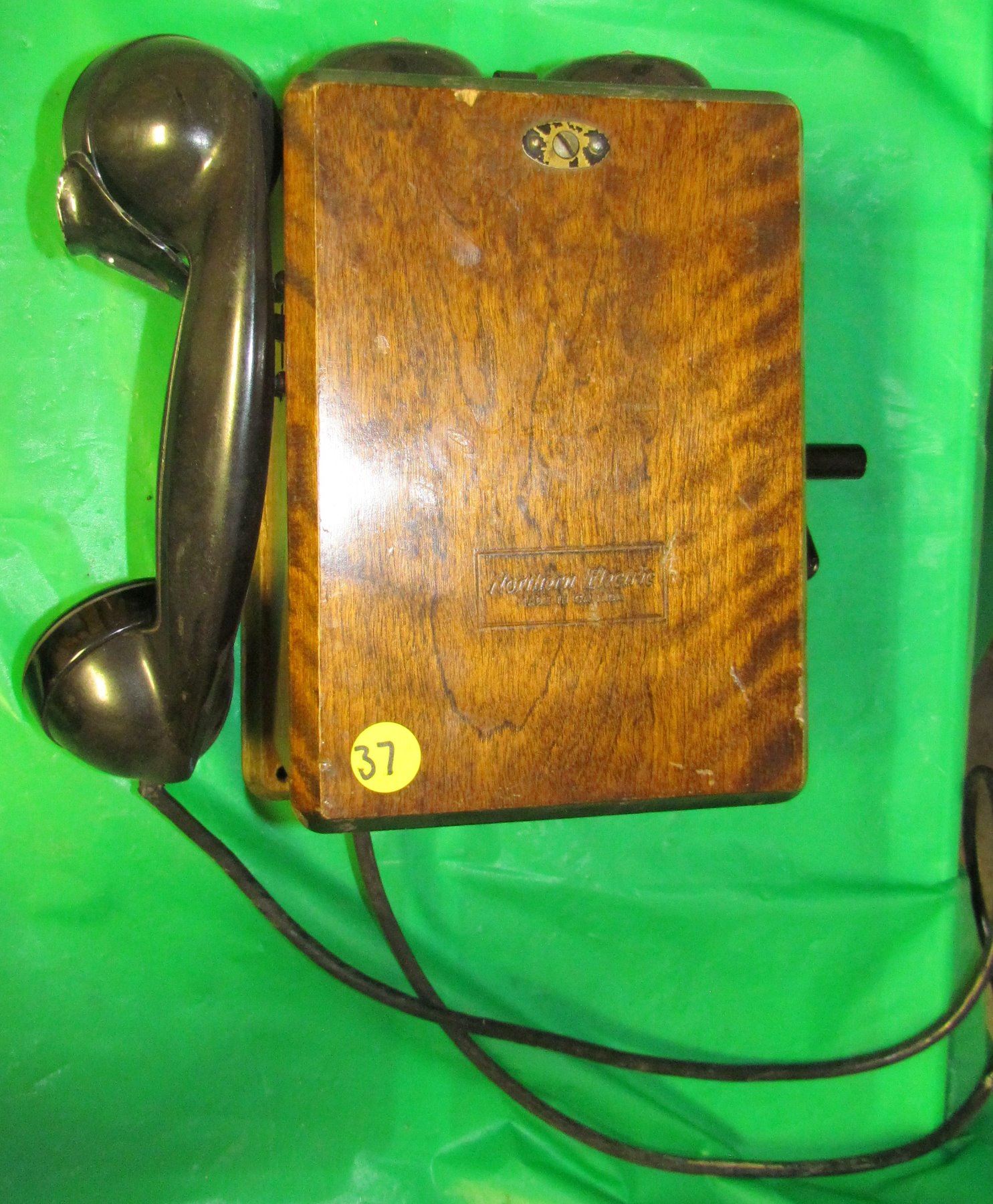 NORTHERN ELECTRIC CRANK TYPE TELEPHONE (ANTIQUE-VERY HEAVY) *N717 AH*