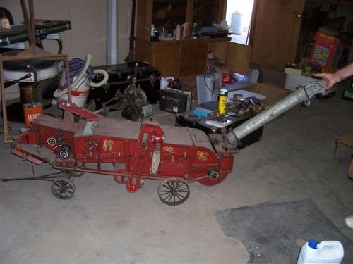 HOMEMADE 1/4 SCALE MODEL THRESHING MACHINE