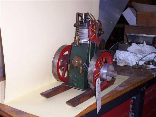 MINATURE HOMEMADE STATIONARY GAS ENGINE.