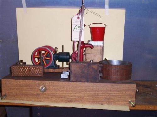 HOMEMADE MINATURE STATIONARY GAS ENGINE WITH WELL