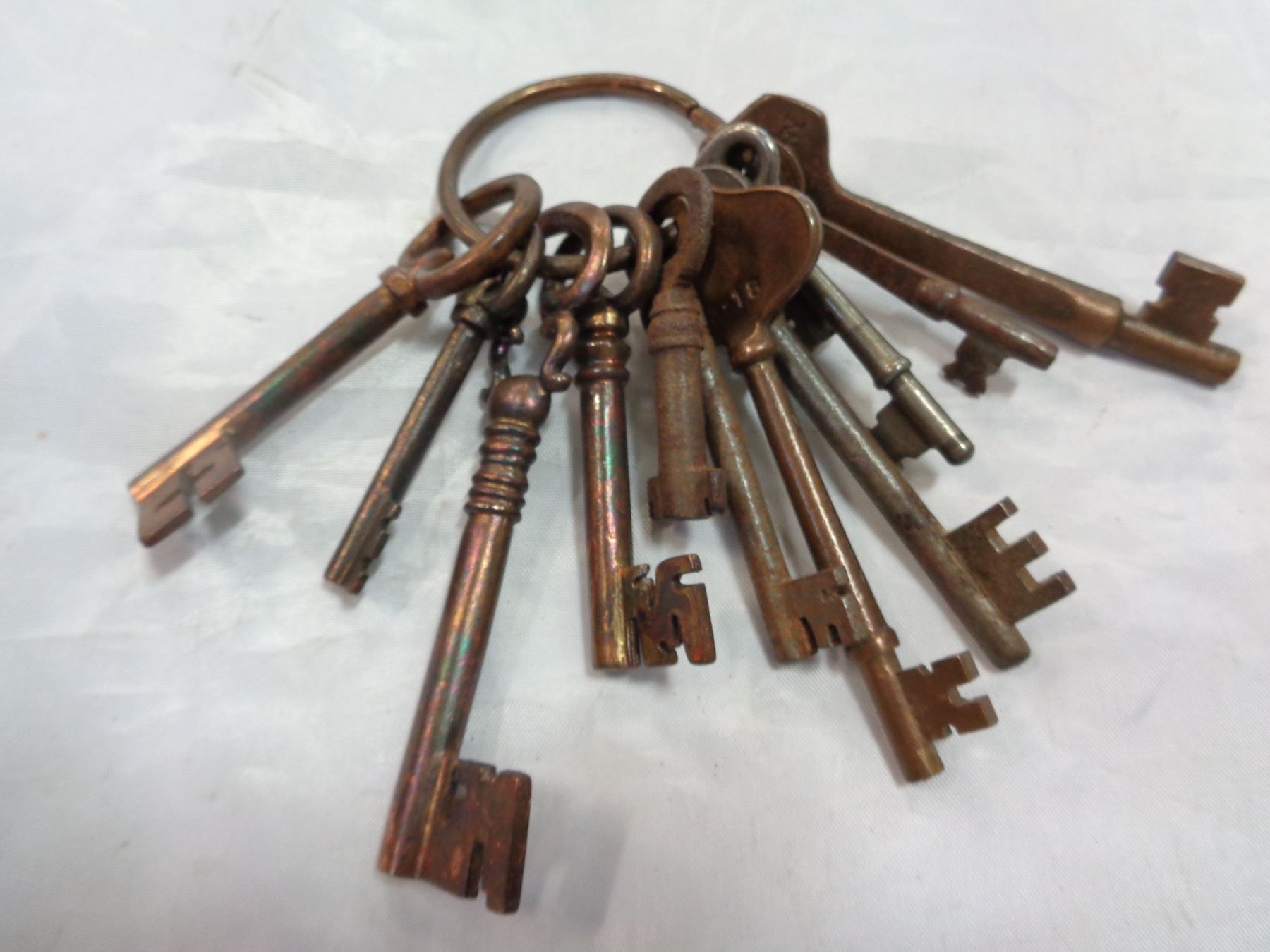 LOT OF SKELETON KEYS LOT OF SKELETON KEYS