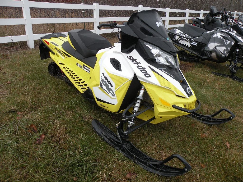 2017 Ski Doo MXZ TNT 600 e-tec SN#-2BPSUEHA3HV000042