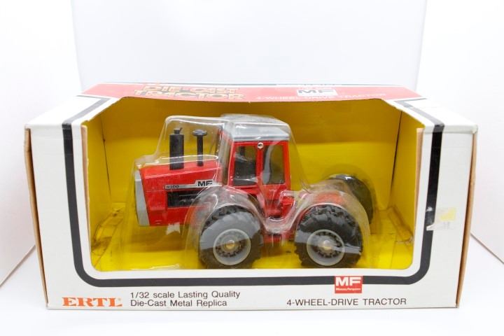 Massey Ferguson 4900 4WD tractor 1:32 Ertl
