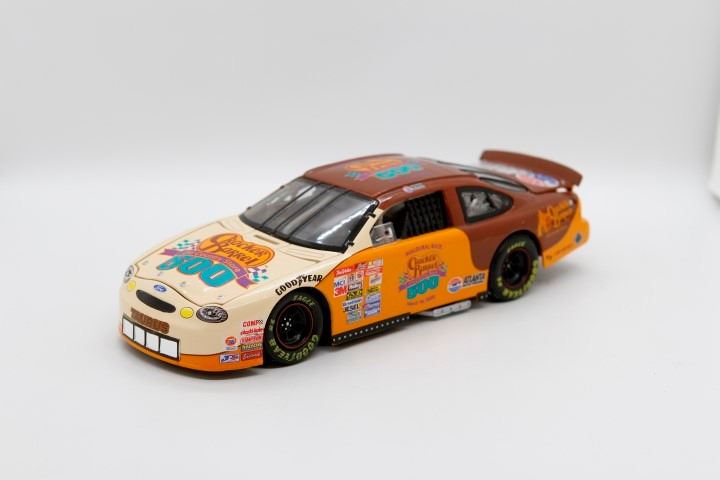 Ford Taurus Cracker Barrel 500 car
