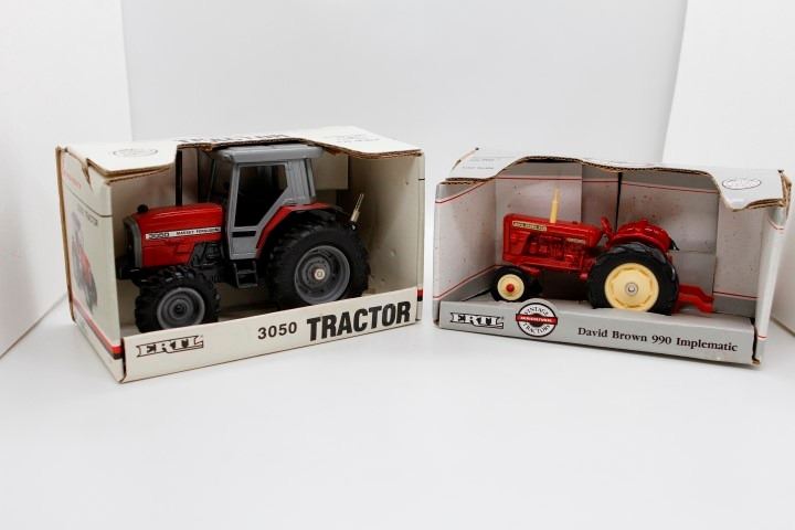 Massey Ferguson 3050 1:32 Ertl and David Brown 990 Implematic 1:32 Ertl
