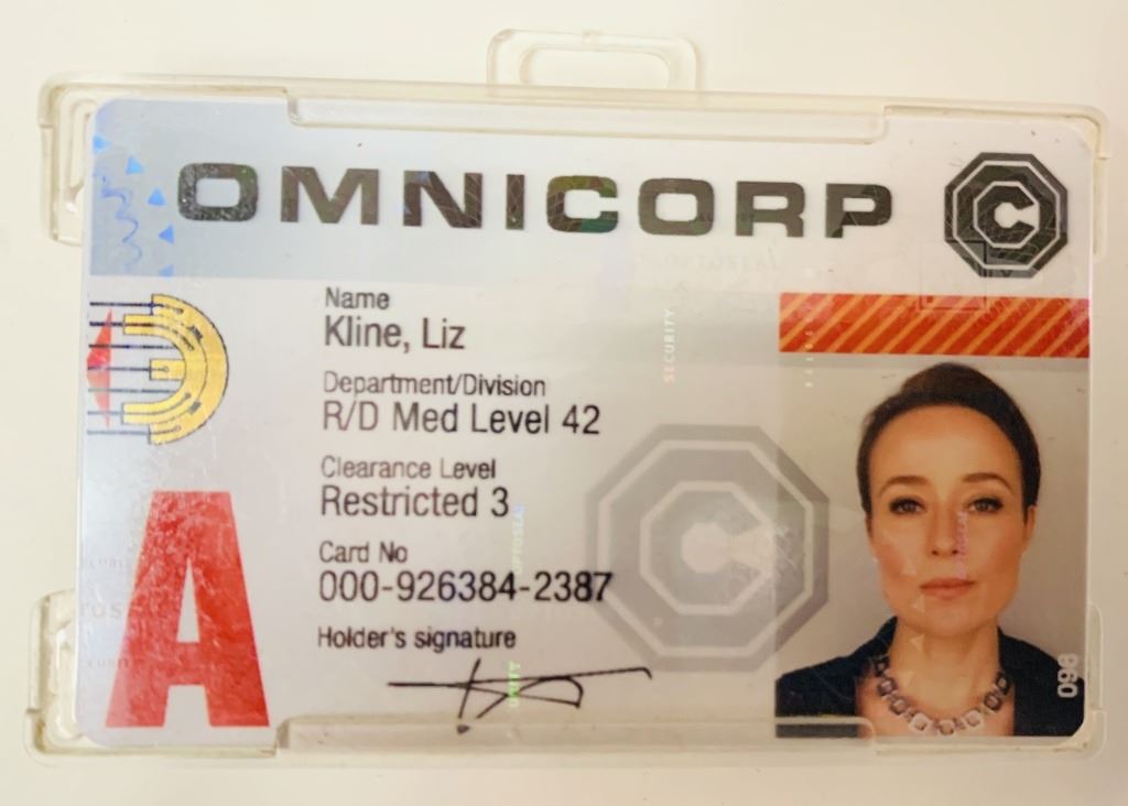 RoboCop (2014) - Liz Kline (Jennifer Ehle) OmniCorp I.D