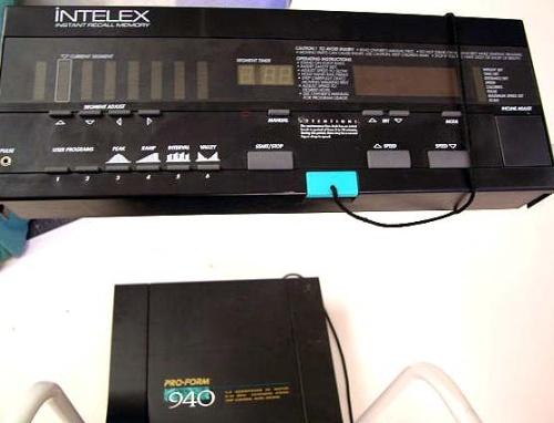 A PRO-FORM 940 INCLINE TREADMILL A PRO-FORM 940 INCLINE TREADMILL
