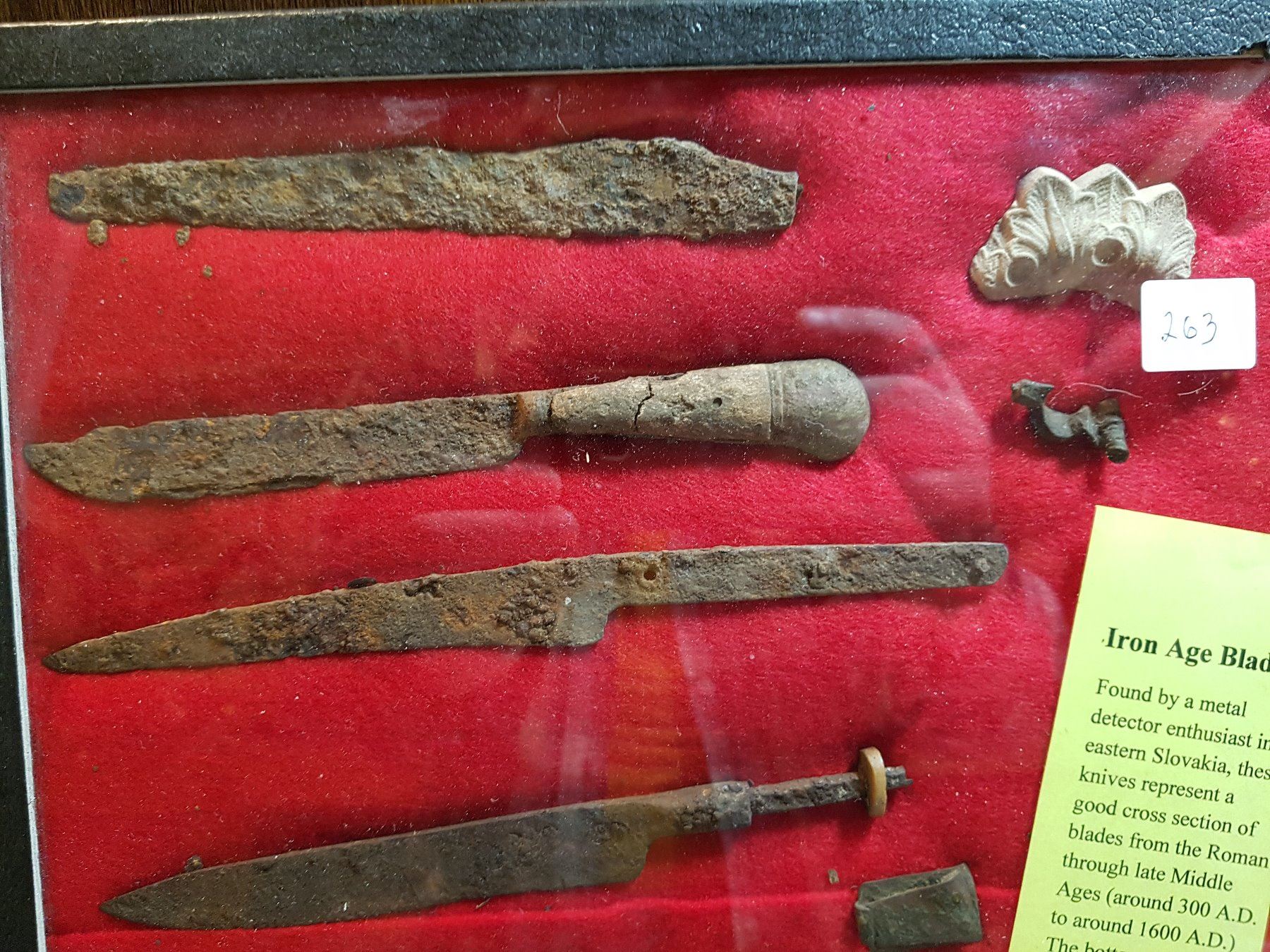 ANCIENT BLADES AND ARTIFACTS (READ LABEL)