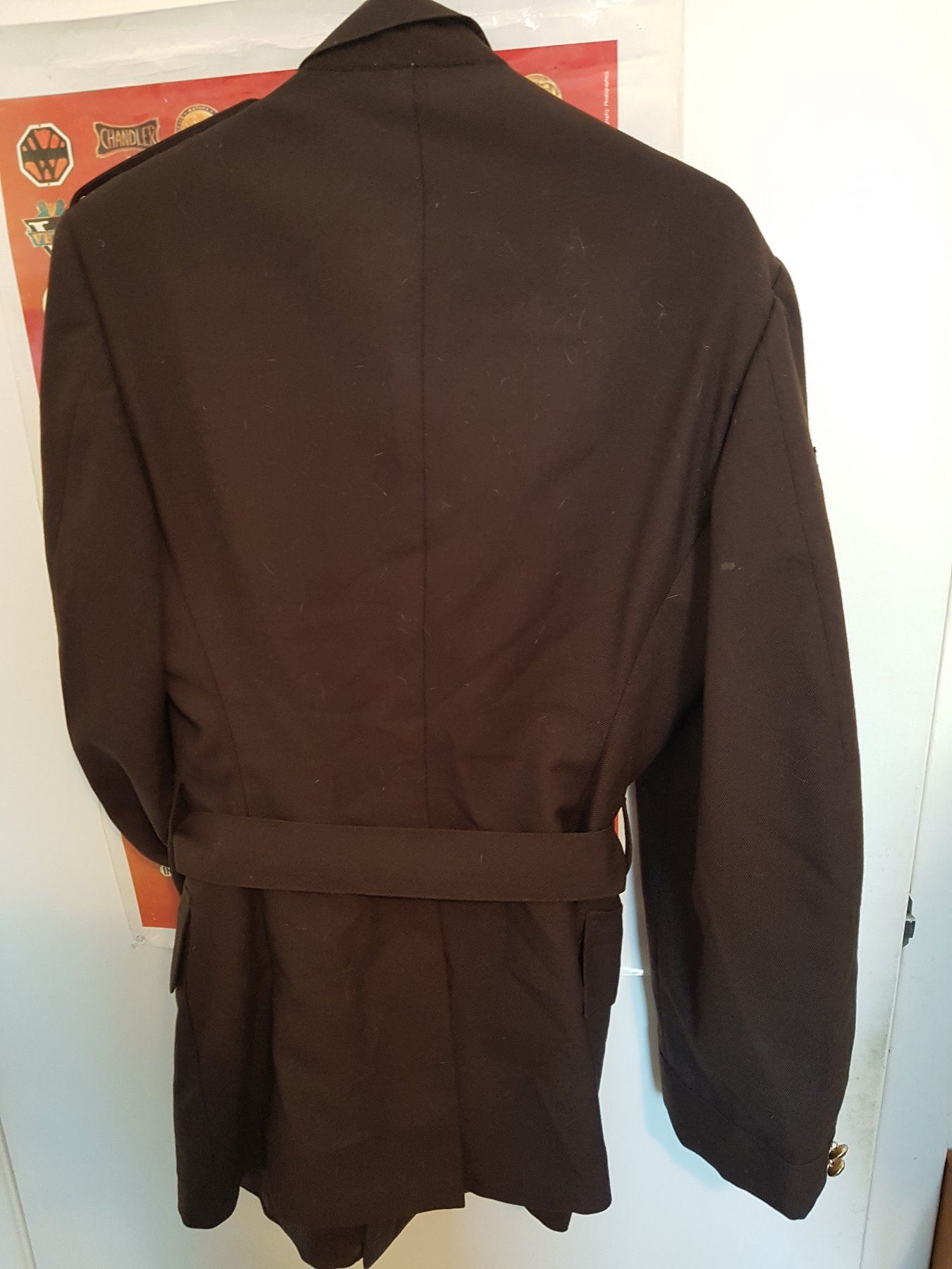 RCMP BROWN SURGE WITH SHOULDER BADGES AND CRESTS