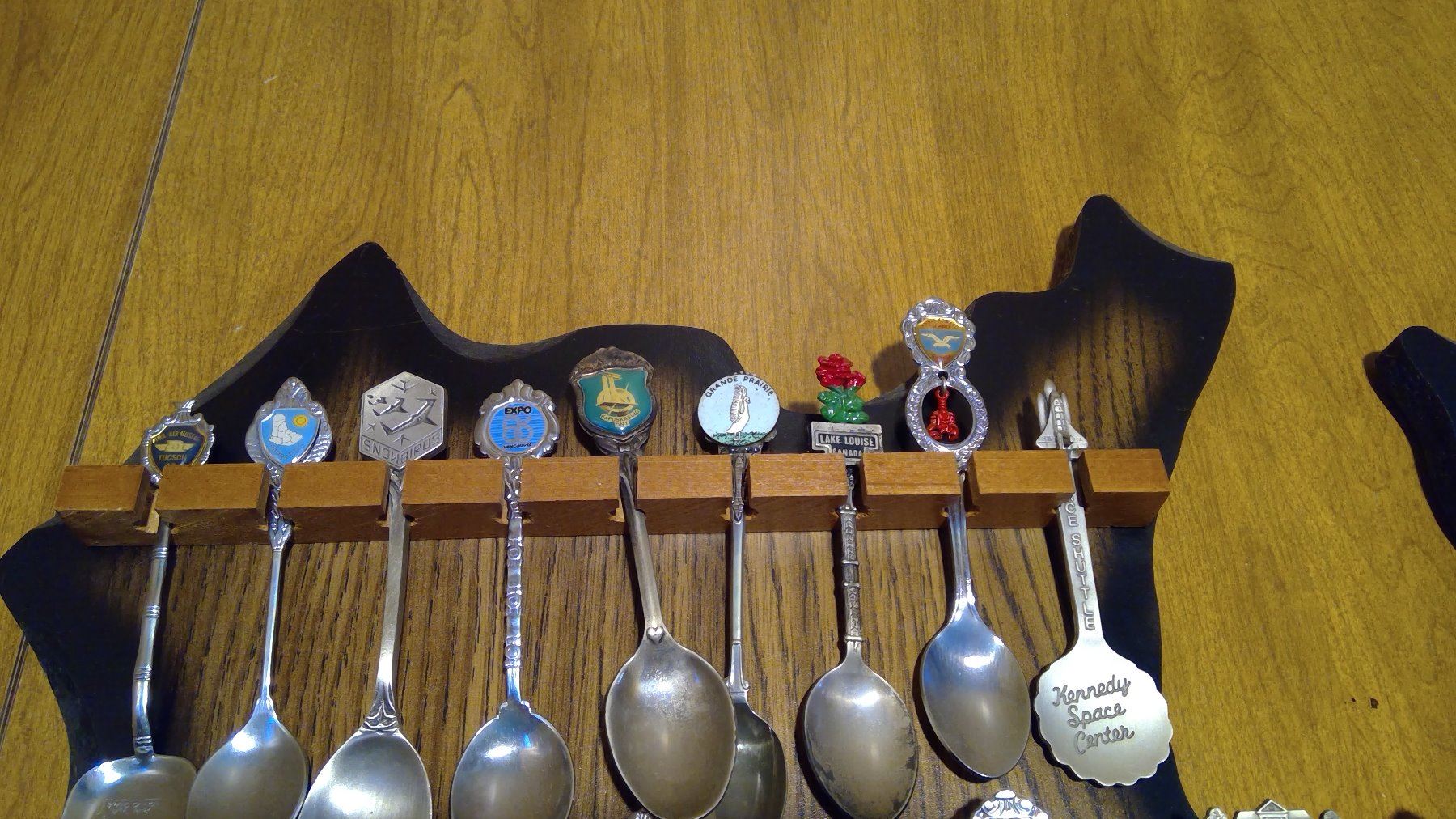 Spoon display rack w/ 35 spoons