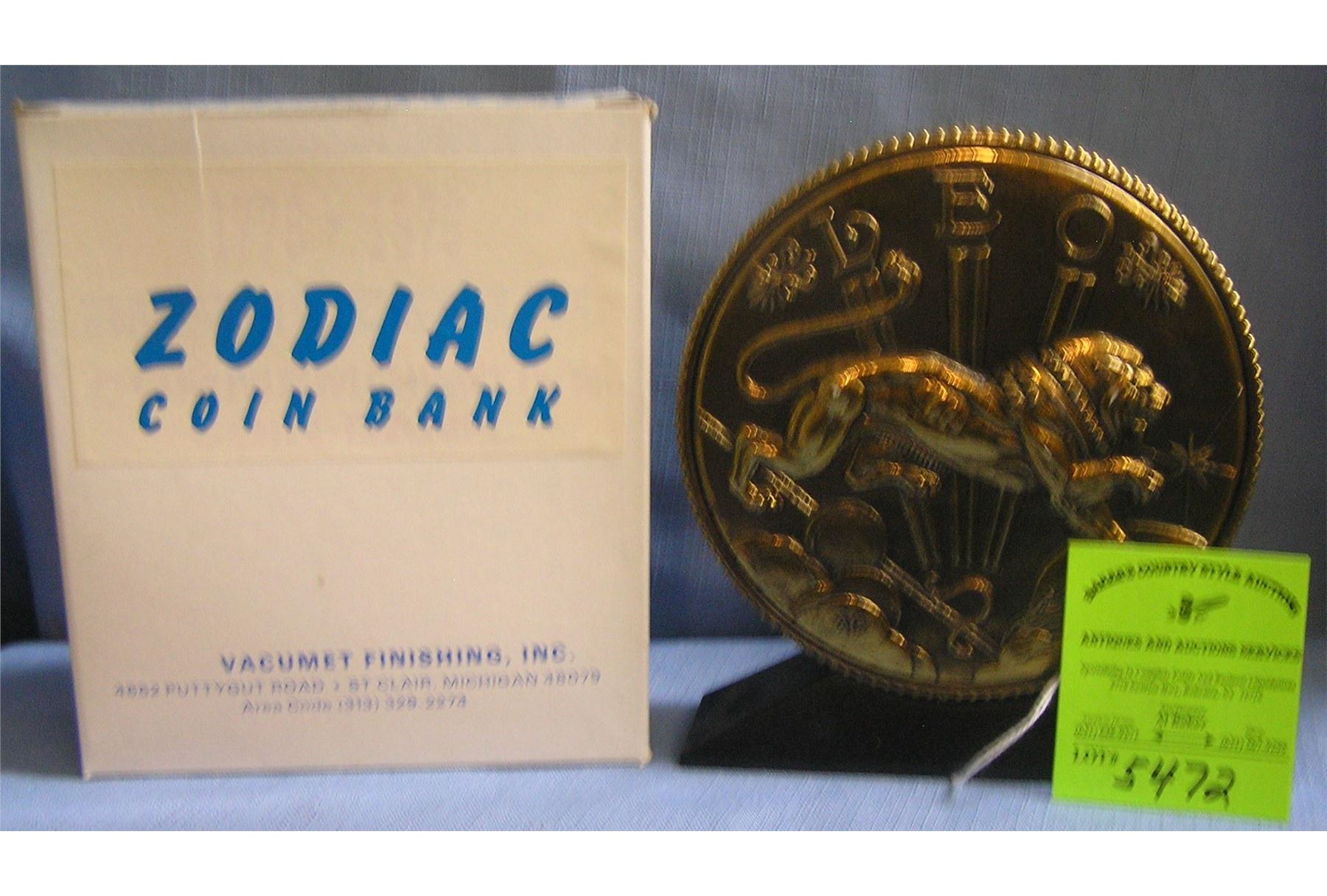 Vintage Leo coin bank mint with original box