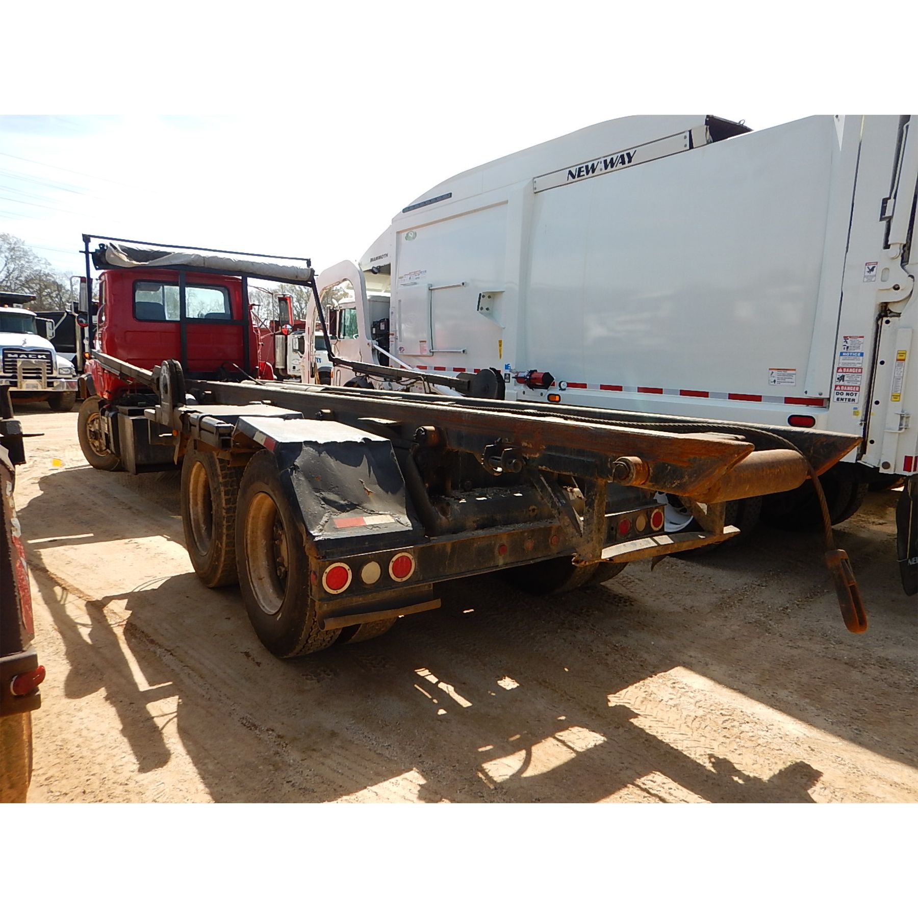 1991 MACK DM690S Roll Off Truck