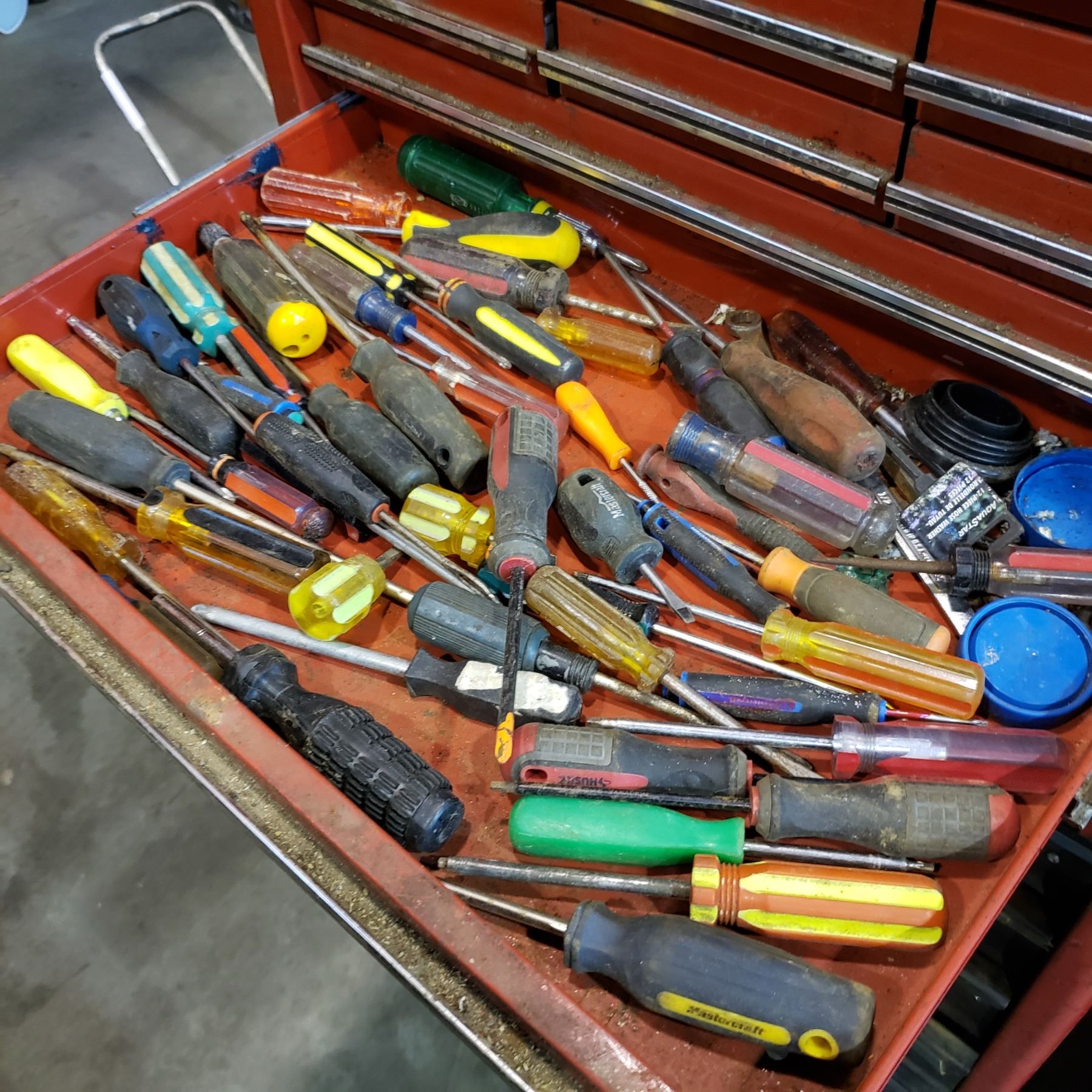 WATERLOO TOOL BOX W CONTENTS Big Valley Auction WATERLOO TOOL BOX W CONTENTS Big Valley Auction