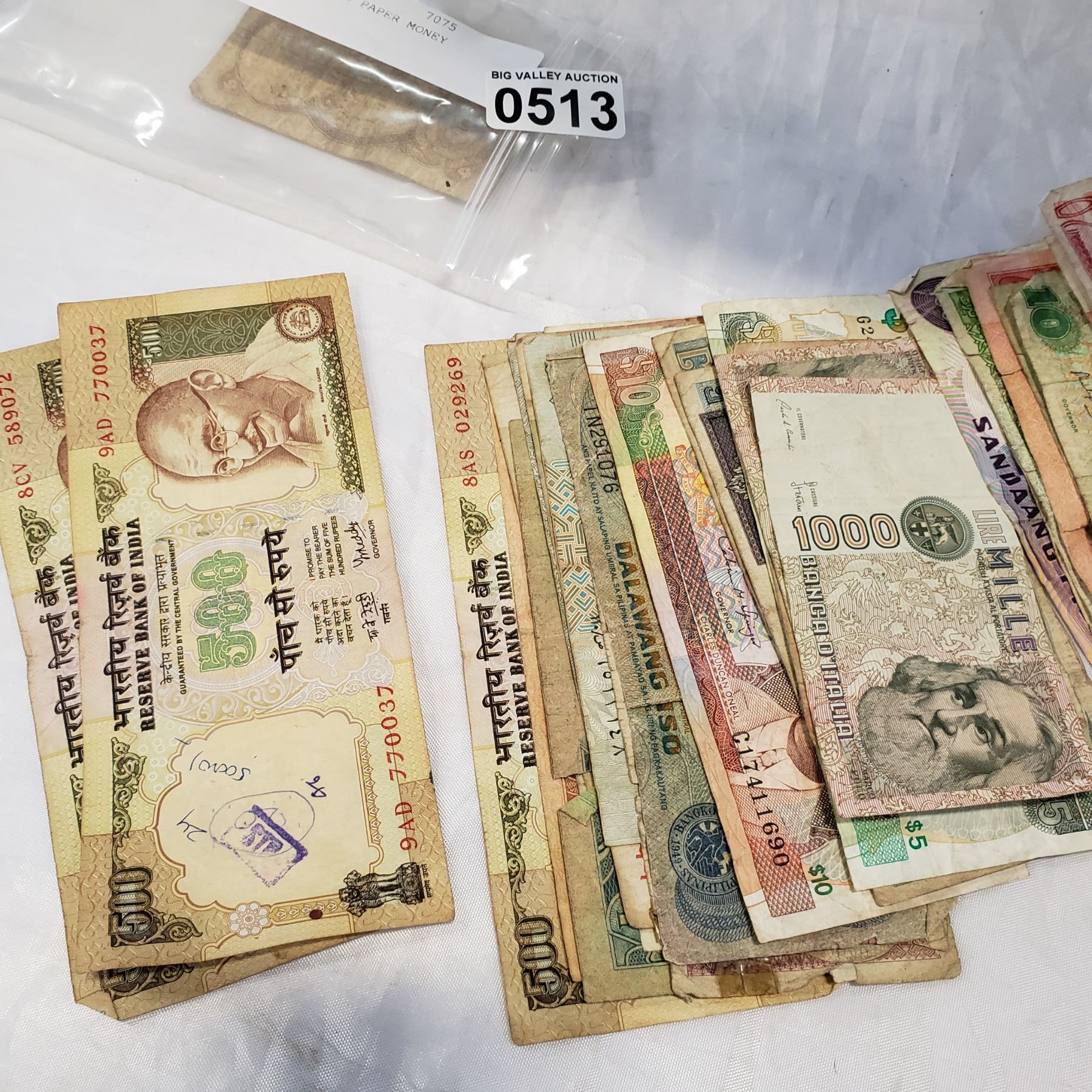 LOT OF WORLD PAPER MONEY Big Valley Auction lot-of-world-paper-money-big-valley-auction