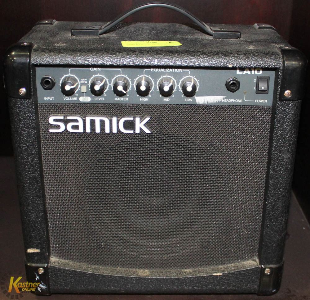 SAMICK LA-10 GUITAR AMP.