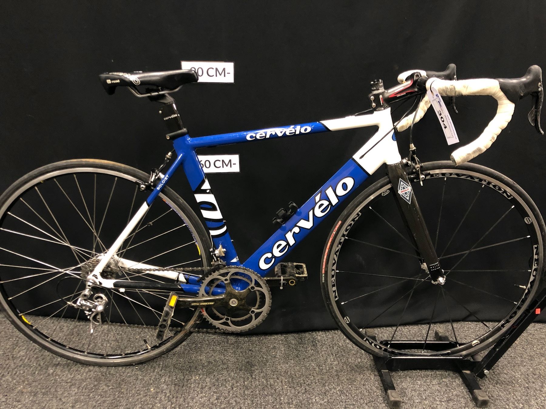 BLUE AND WHITE CERVELO SOLOIST 20 SPEED ROAD BIKE 56 CM FRAME SIZE blue-and-white-cervelo-soloist-20-speed-road-bike-56-cm-frame-size