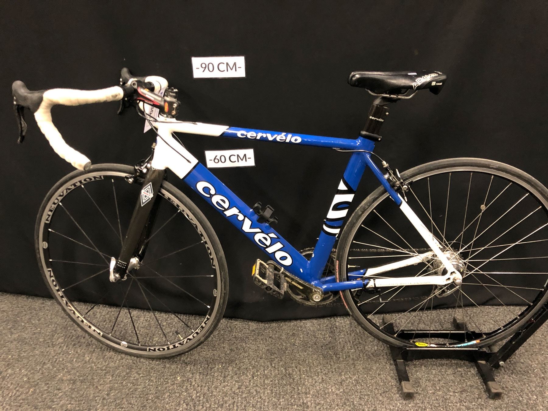 BLUE AND WHITE CERVELO SOLOIST 20 SPEED ROAD BIKE 56 CM FRAME SIZE blue-and-white-cervelo-soloist-20-speed-road-bike-56-cm-frame-size