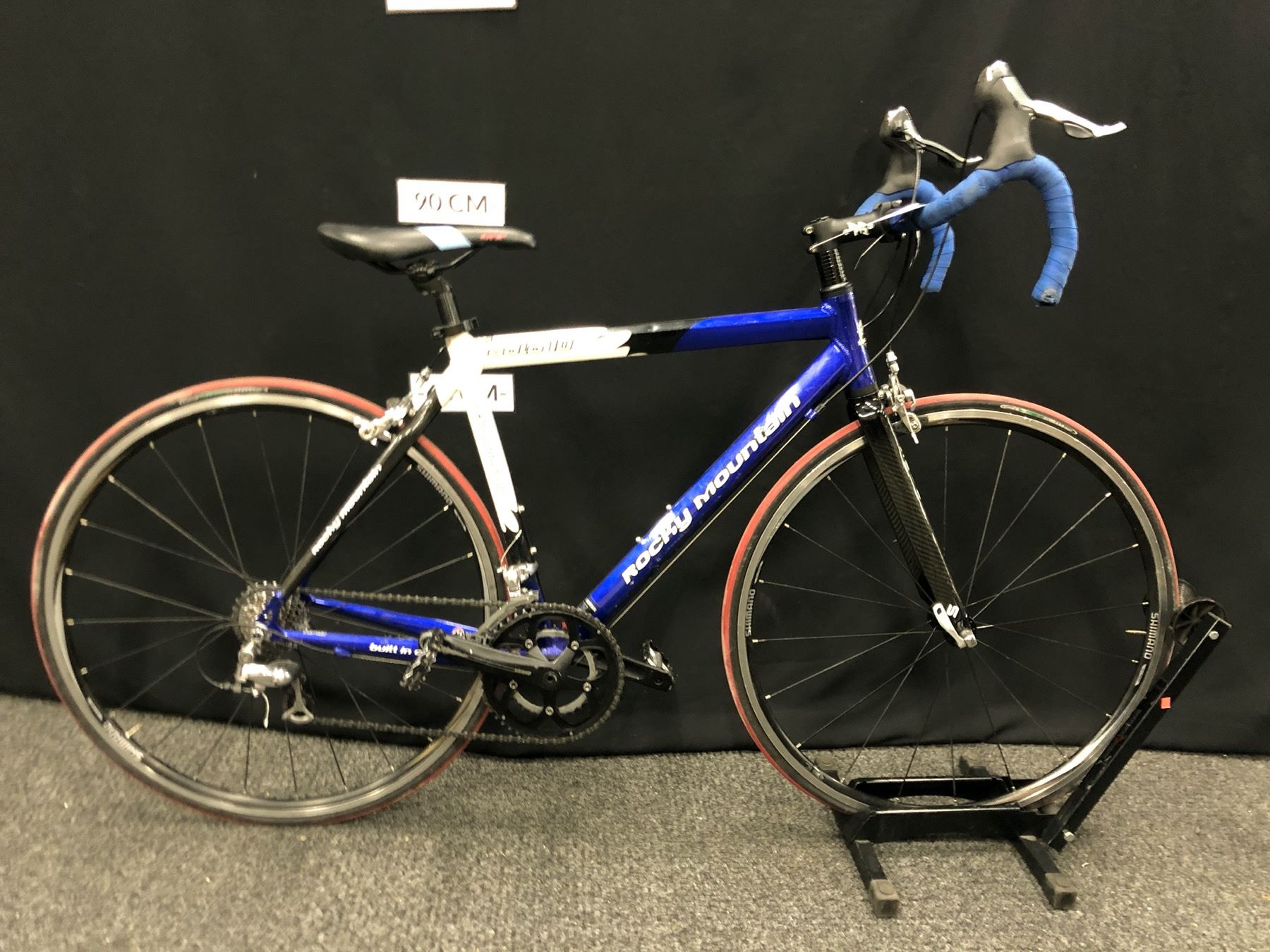 BLUE AND WHITE ROCKY MOUNTAIN SOLO 10 16 SPEED ROAD BIKE 52 CM FRAME BLUE AND WHITE ROCKY MOUNTAIN SOLO 10 16 SPEED ROAD BIKE 52 CM FRAME