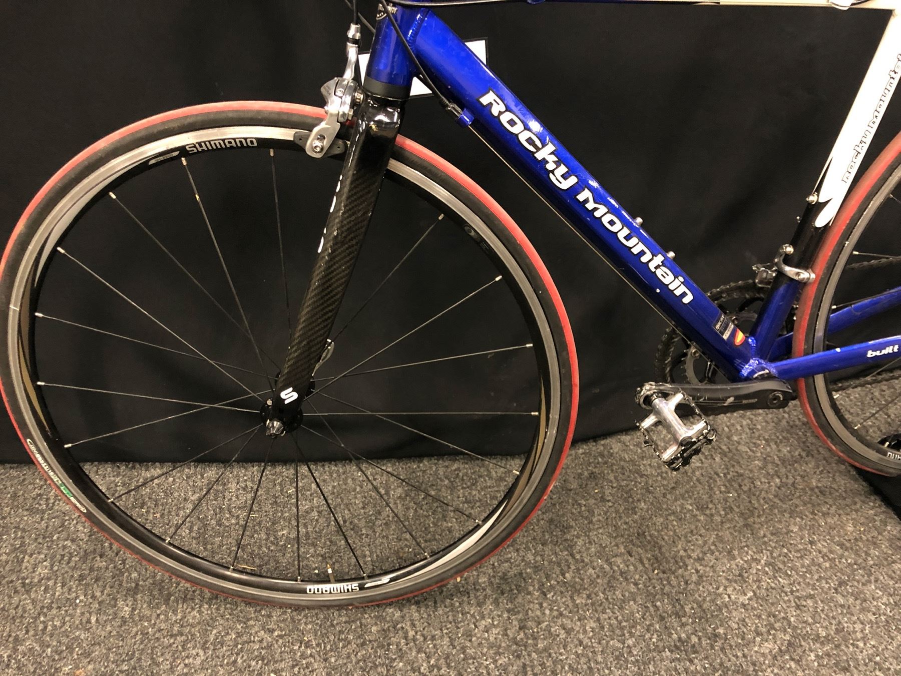 BLUE AND WHITE ROCKY MOUNTAIN SOLO 10 16 SPEED ROAD BIKE 52 CM FRAME SIZE BLUE AND WHITE ROCKY MOUNTAIN SOLO 10 16 SPEED ROAD BIKE 52 CM FRAME SIZE