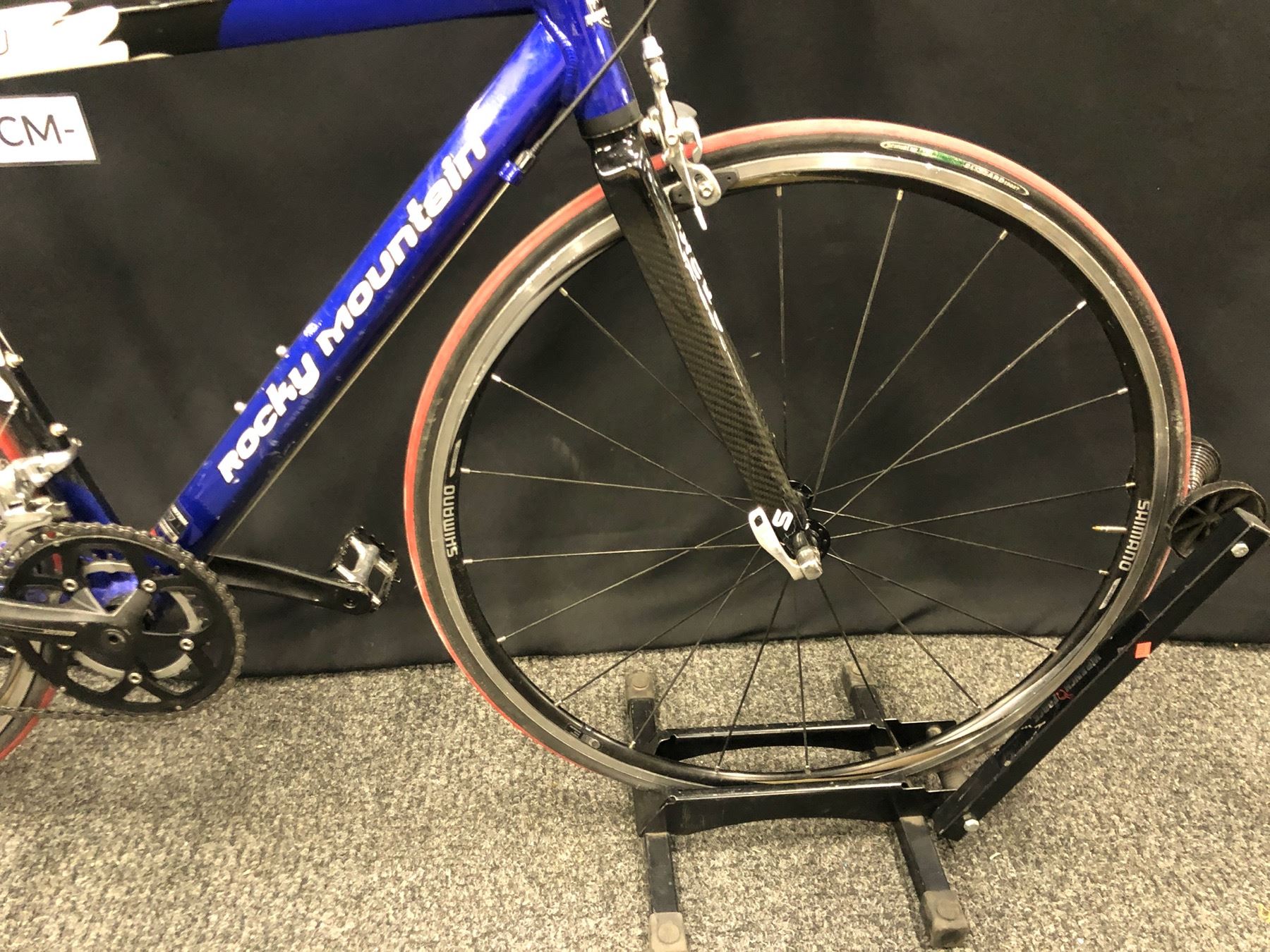 BLUE AND WHITE ROCKY MOUNTAIN SOLO 10 16 SPEED ROAD BIKE 52 CM FRAME SIZE BLUE AND WHITE ROCKY MOUNTAIN SOLO 10 16 SPEED ROAD BIKE 52 CM FRAME SIZE