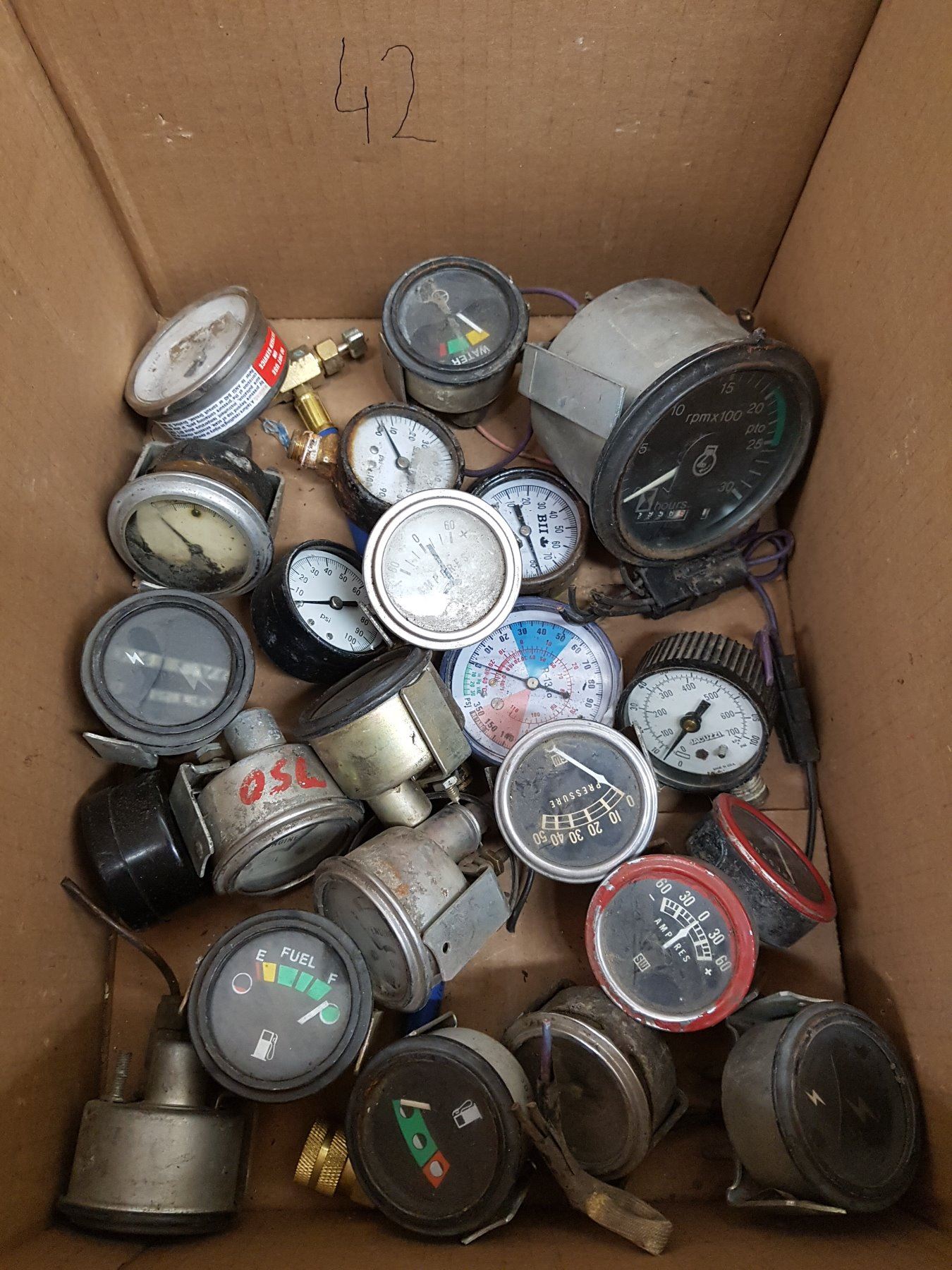 lot of assorted gauges #1 - Schmalz Auctions