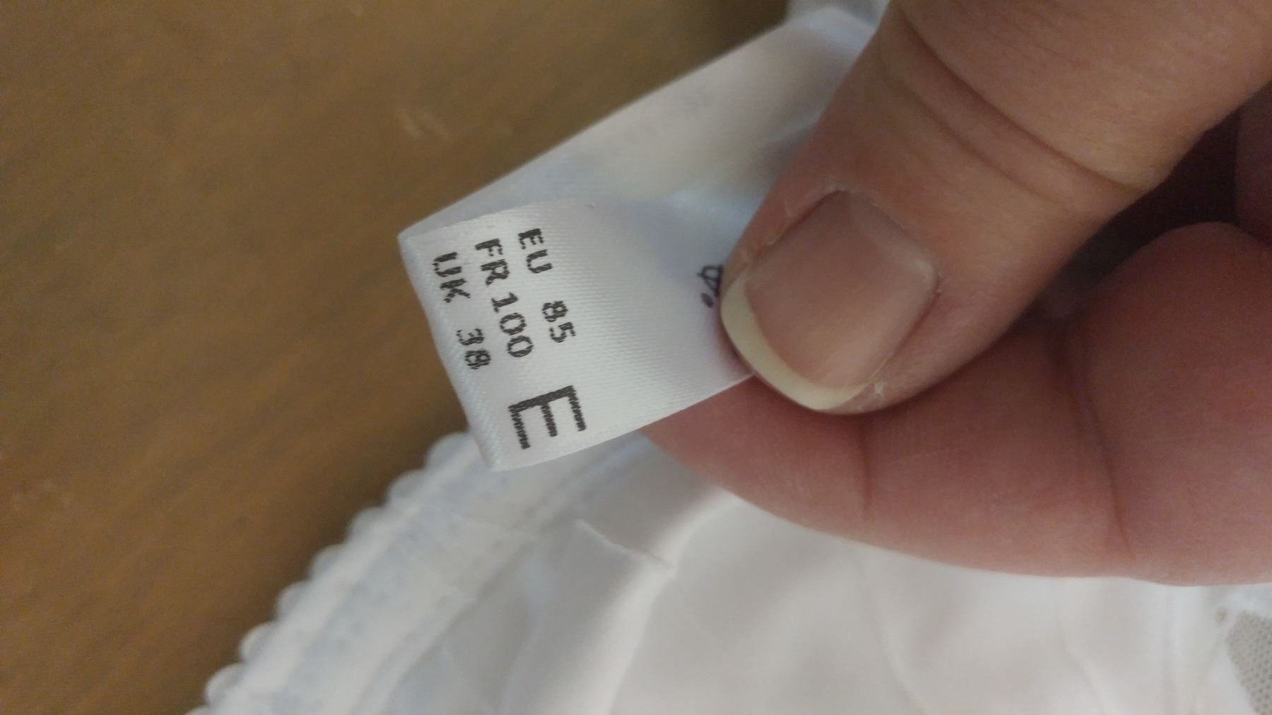 LOT OF SIX BRAS, ASSORTED SIZES (SIZES ON TAGS NOT CANADIAN) - Schmalz ...