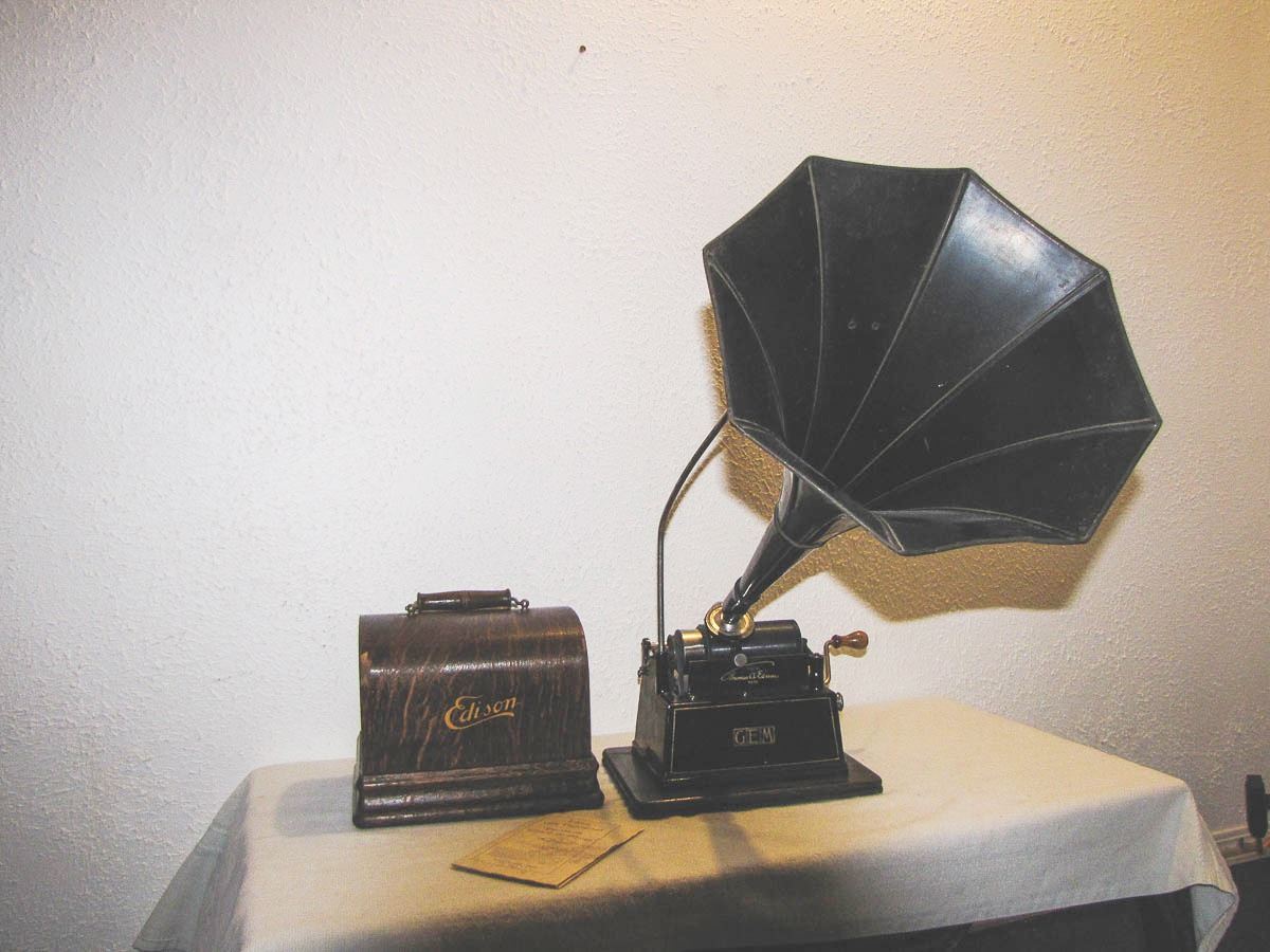 Black Crank-wind Edison Jem w/ Original Black 1 Piece Jem Horn
