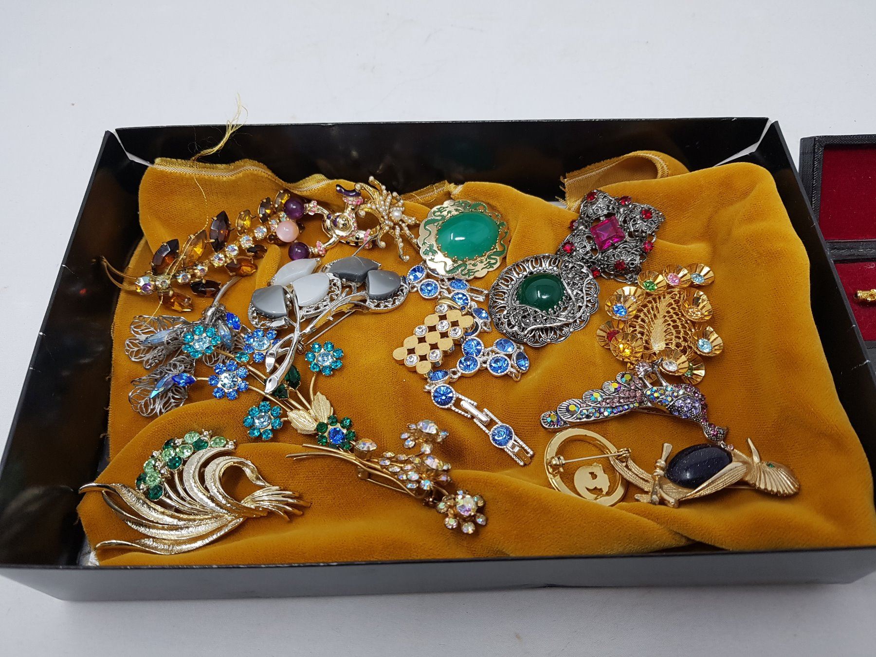 Lot Of Costume Jewellery Schmalz Auctions lot-of-costume-jewellery-schmalz-auctions