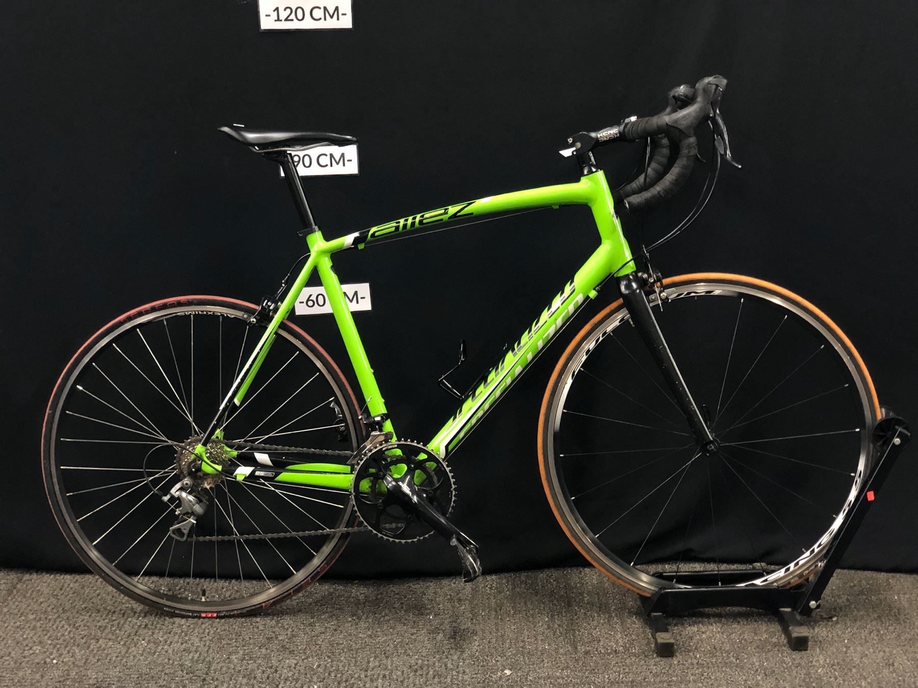 GREEN SPECIALIZED ALLEZ SPORT ROAD BIKE 15 SPEED 58 CM FRAME SIZE GREEN SPECIALIZED ALLEZ SPORT ROAD BIKE 15 SPEED 58 CM FRAME SIZE