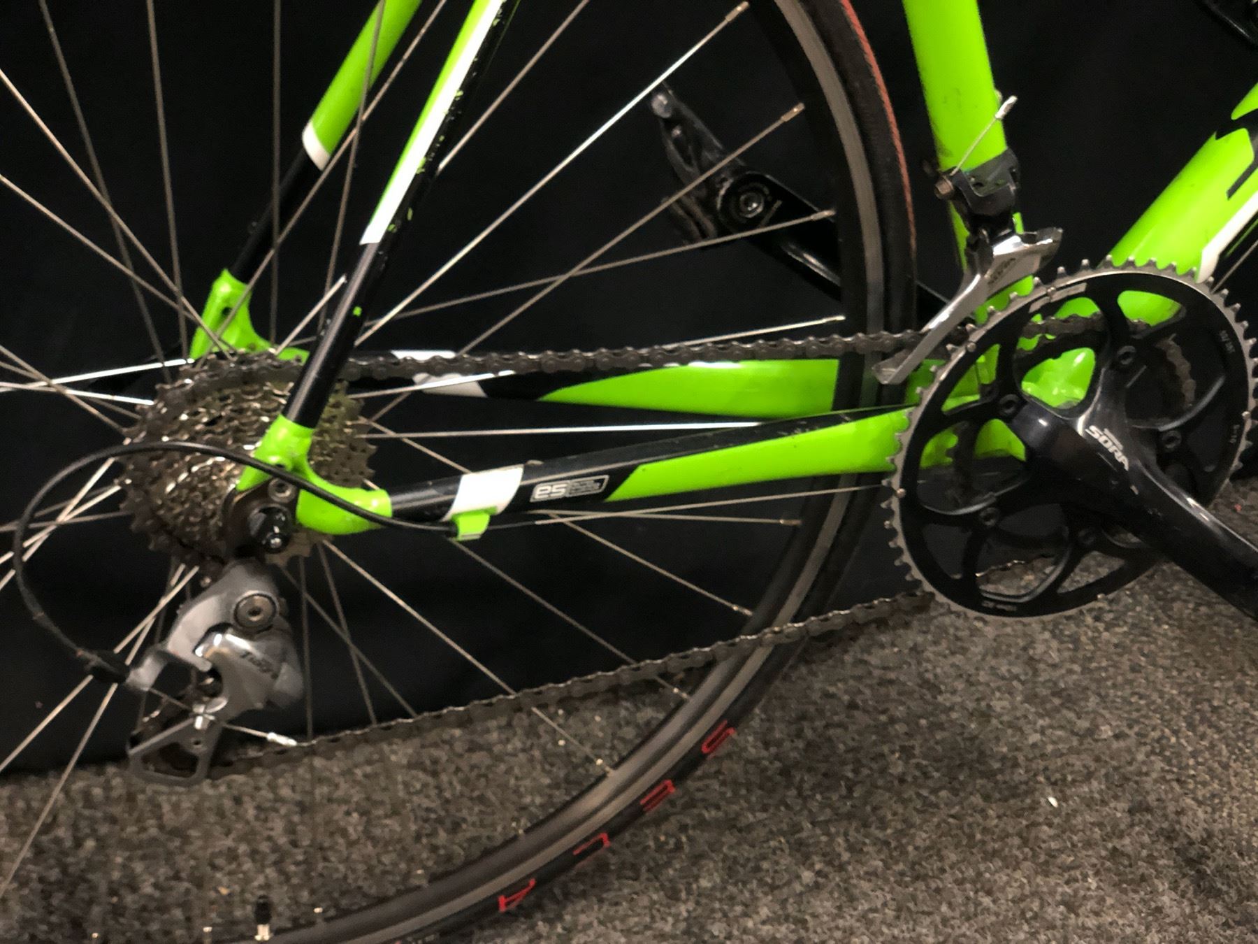 GREEN SPECIALIZED ALLEZ SPORT ROAD BIKE 15 SPEED 58 CM FRAME SIZE GREEN SPECIALIZED ALLEZ SPORT ROAD BIKE 15 SPEED 58 CM FRAME SIZE