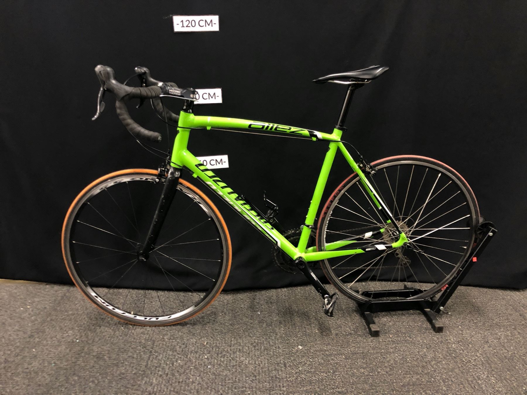 GREEN SPECIALIZED ALLEZ SPORT ROAD BIKE 15 SPEED 58 CM FRAME SIZE GREEN SPECIALIZED ALLEZ SPORT ROAD BIKE 15 SPEED 58 CM FRAME SIZE