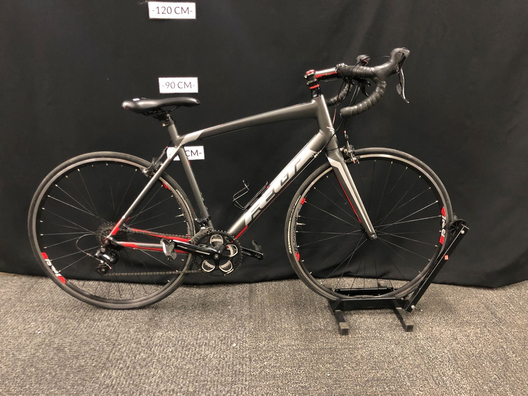 GREY FELT F95 ROAD BIKE WITH CLIP PEDALS 18 SPEED 58 CM FRAME SIZE GREY FELT F95 ROAD BIKE WITH CLIP PEDALS 18 SPEED 58 CM FRAME SIZE