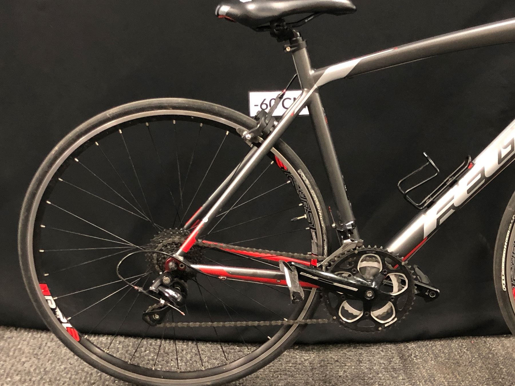 GREY FELT F95 ROAD BIKE WITH CLIP PEDALS 18 SPEED 58 CM FRAME SIZE GREY FELT F95 ROAD BIKE WITH CLIP PEDALS 18 SPEED 58 CM FRAME SIZE