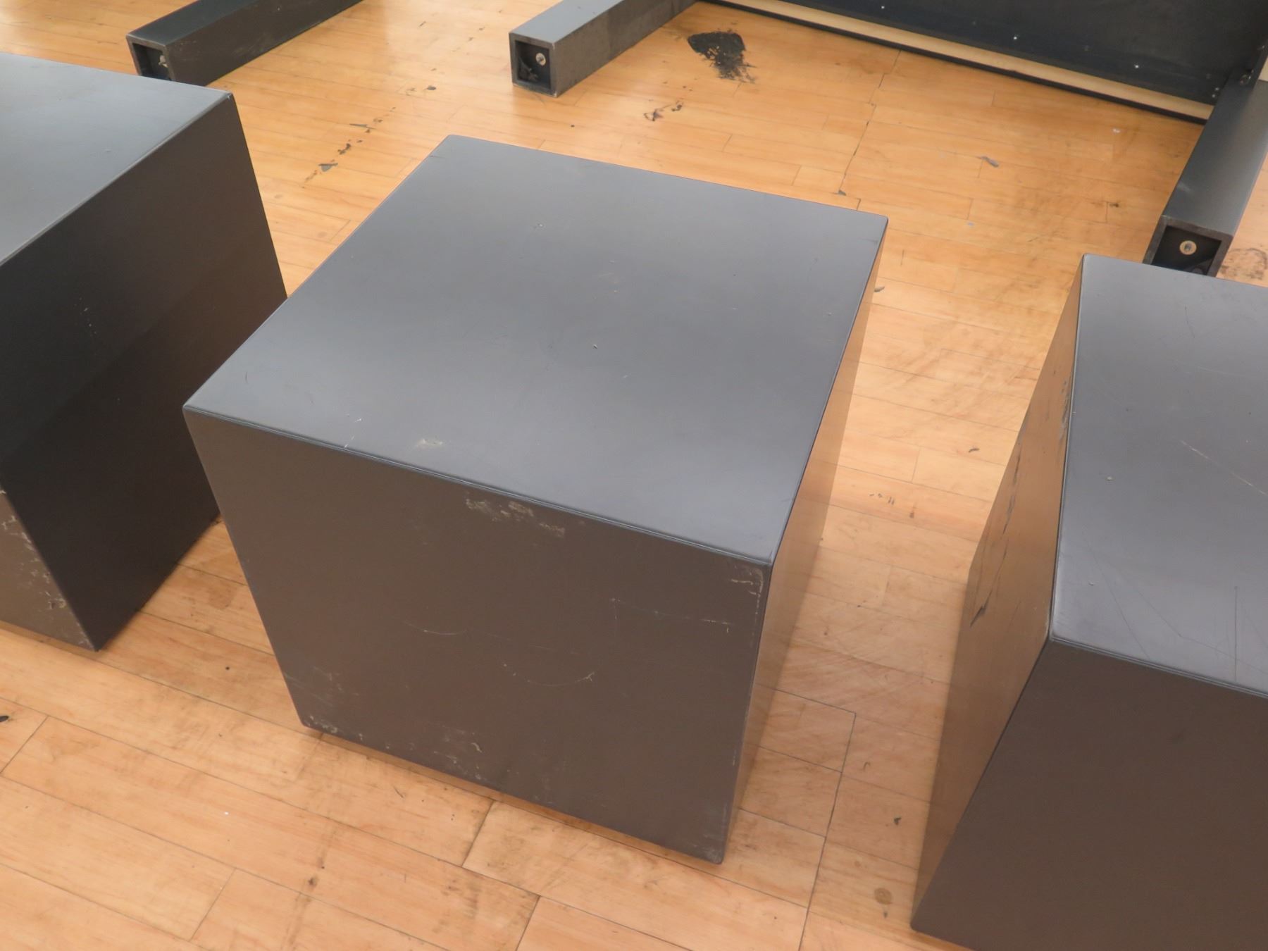 Qty 3 Medium Display Stands 24 X 24 X 24 H Oahu Auctions qty-3-medium-display-stands-24-x-24-x-24-h-oahu-auctions