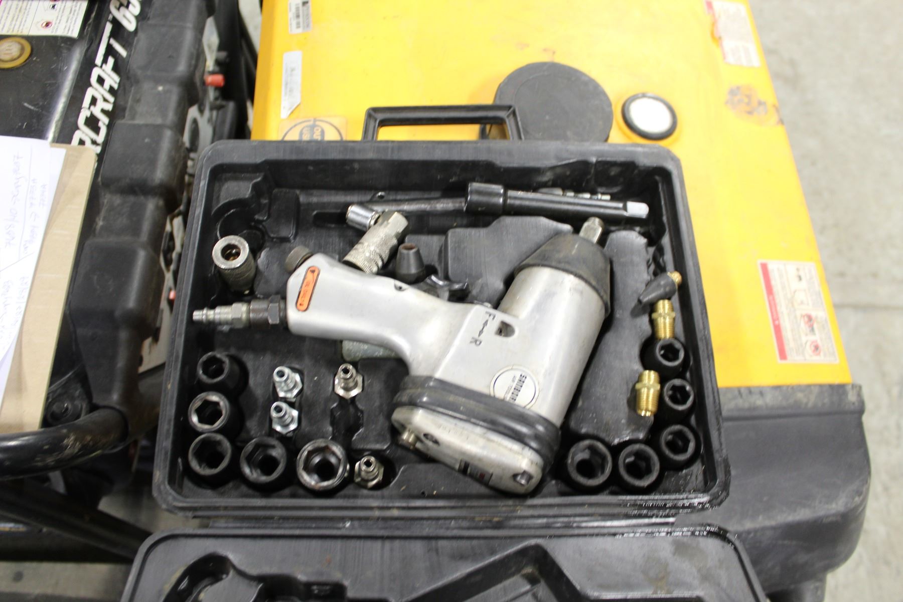 32 PC PNEUMATIC TOOL & ACCESSORY SET